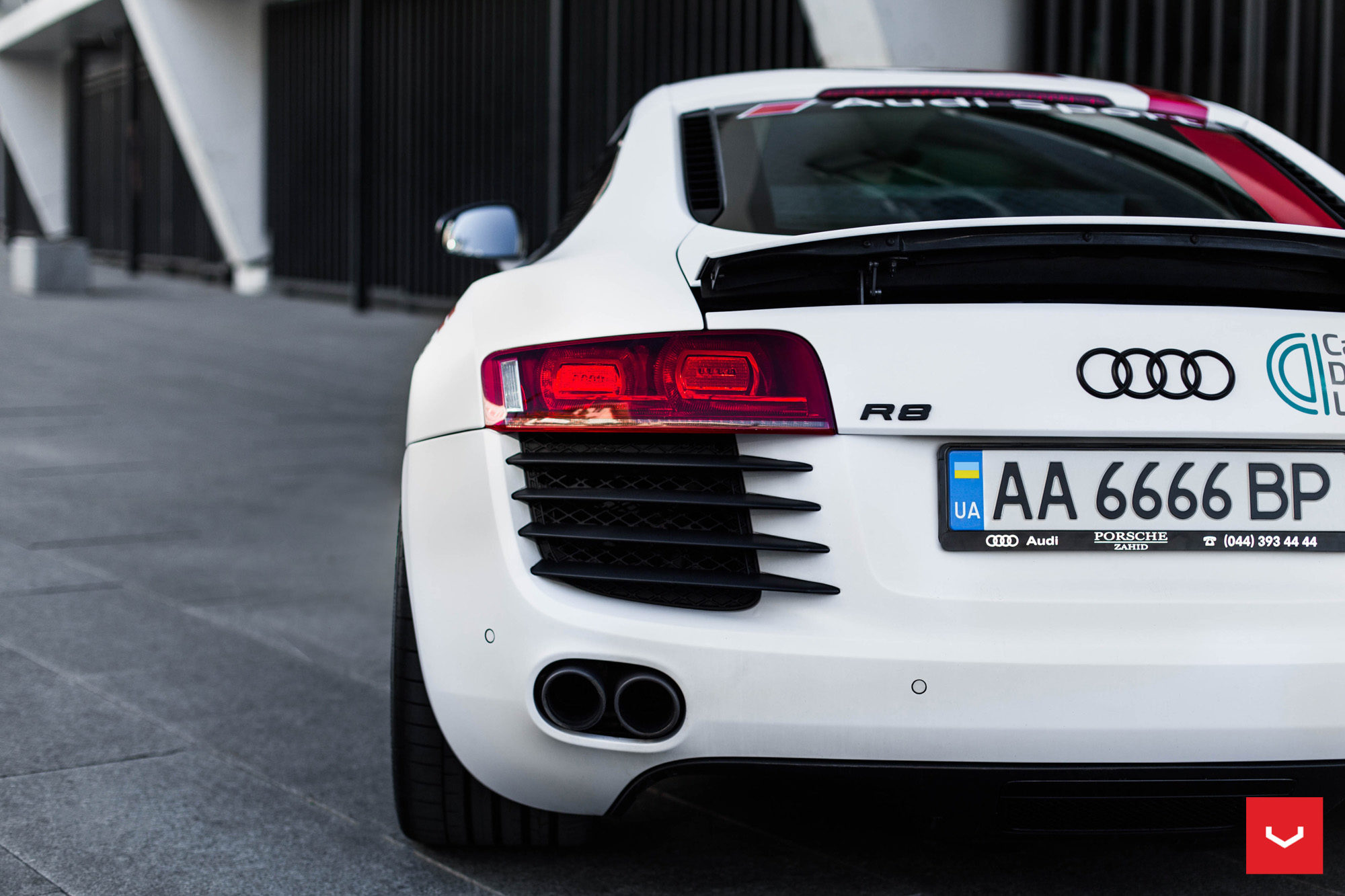 AUDI R8 - VOSSEN HYBRID FORGED SERIES: VFS4