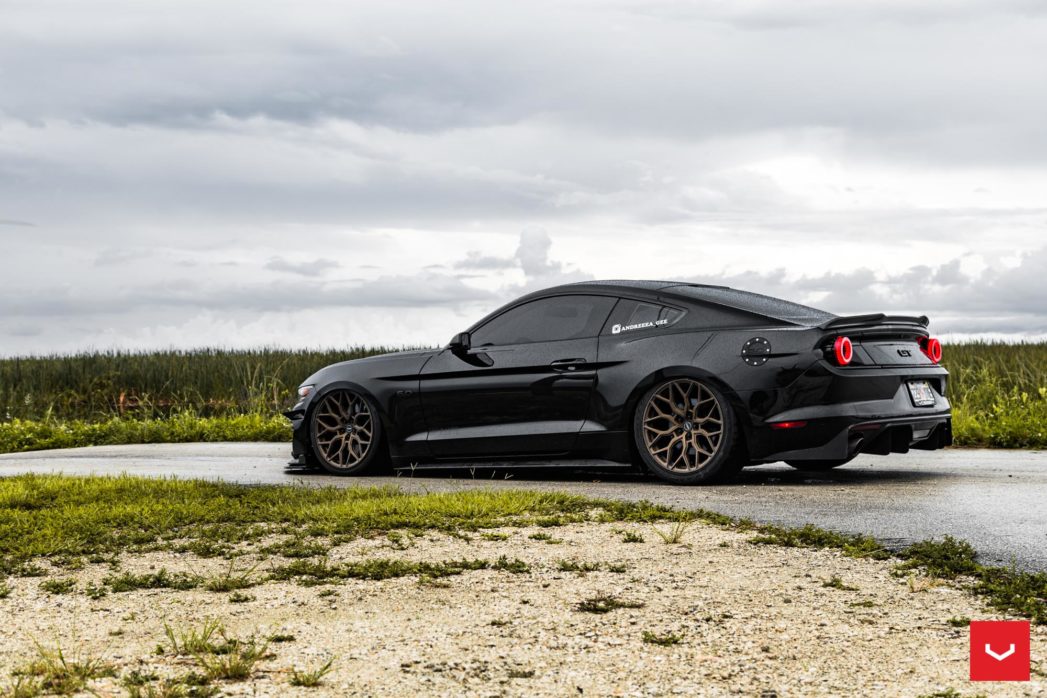 FORD MUSTANG GT - HYBRID FORGED SERIES: HF-2 - Vossen Wheels