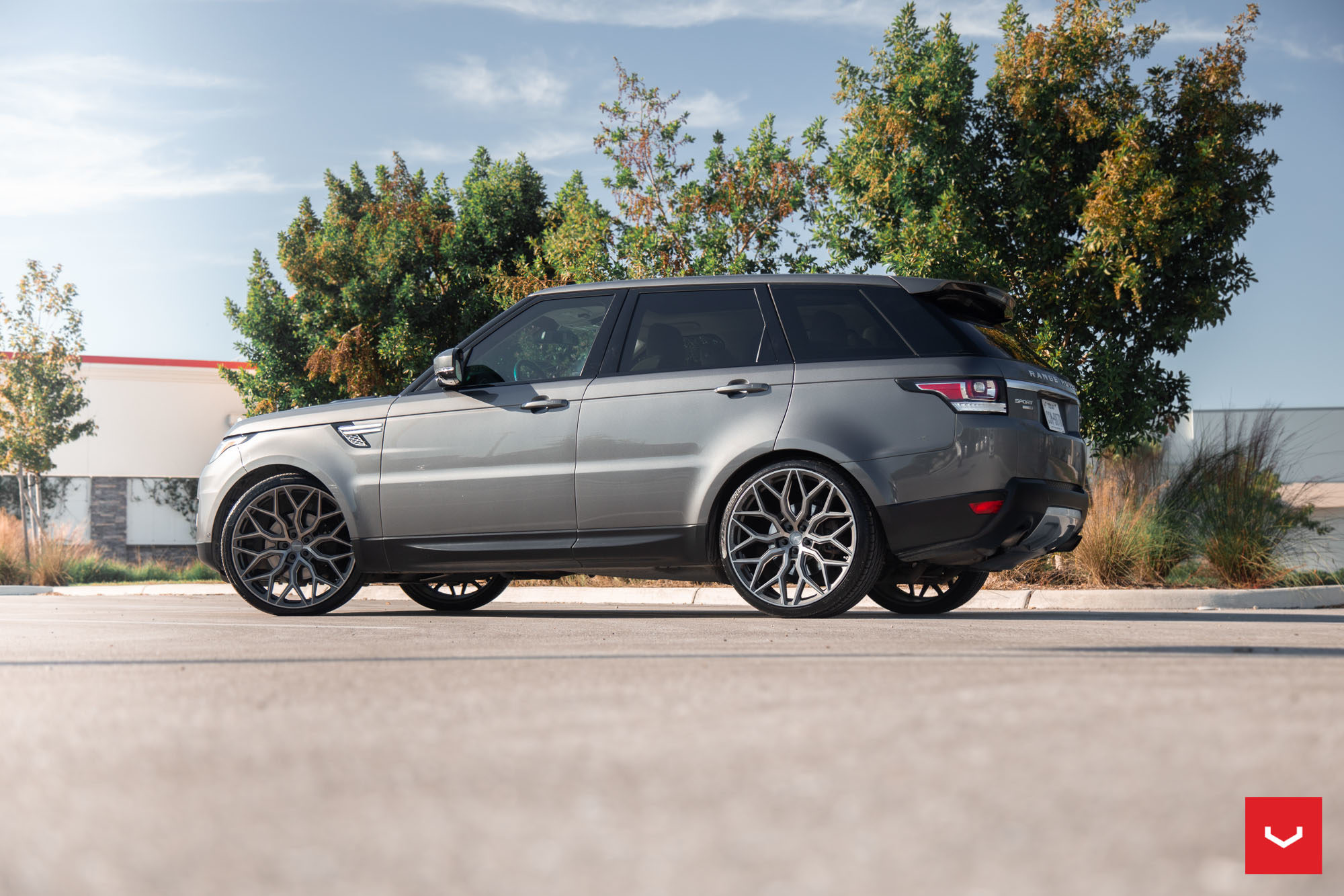 LAND ROVER RANGE ROVER - HYBRID FORGED SERIES: HF-2 - Vossen Wheels