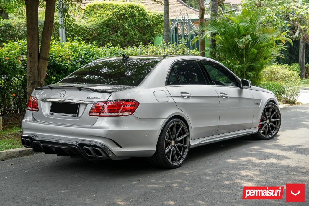 MERCEDES-BENZ E63 - HYBRID FORGED SERIES: HF-3 - Vossen Wheels