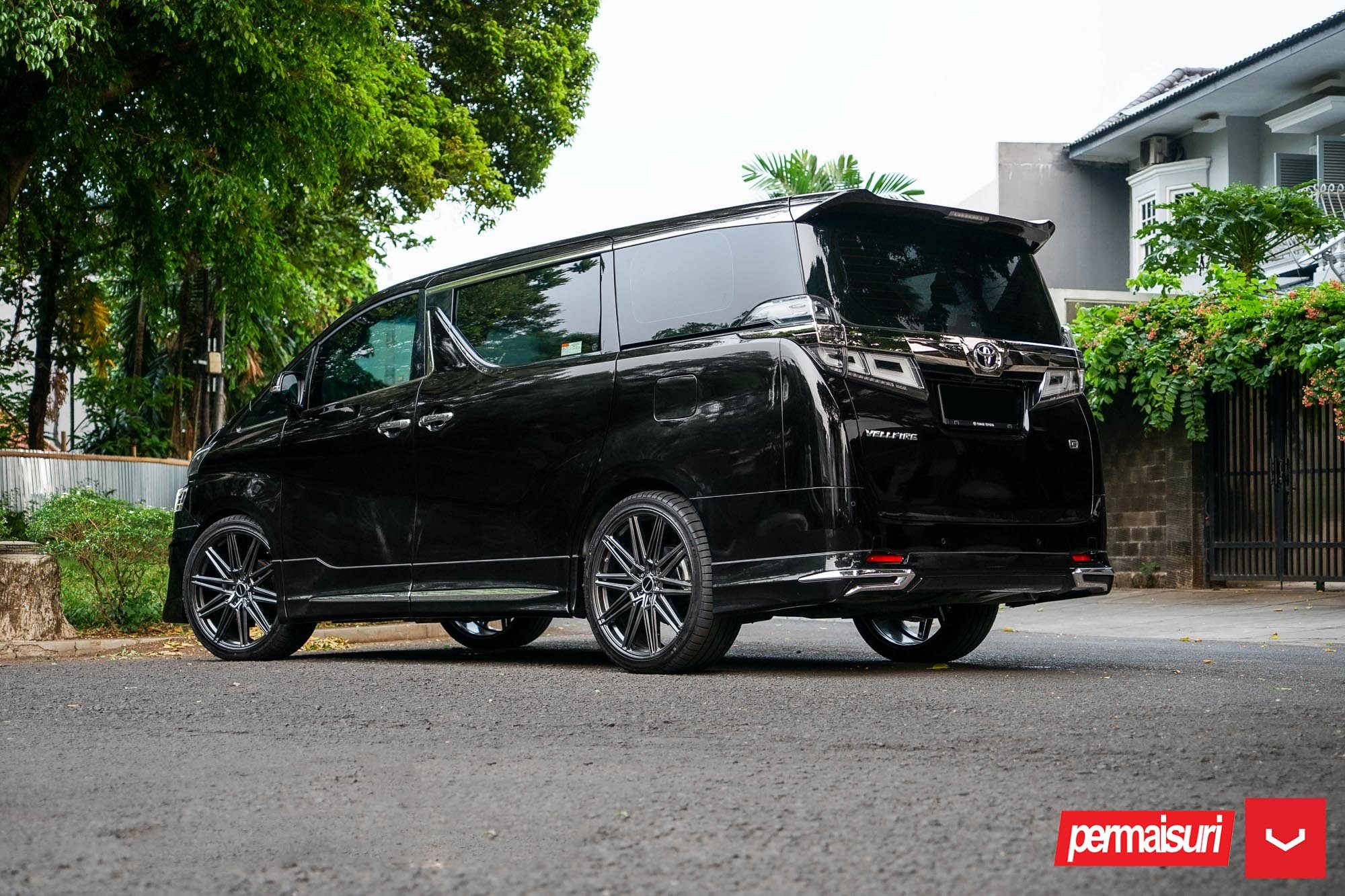 TOYOTA VELLFIRE - CV SERIES: CV10 - Vossen Wheels