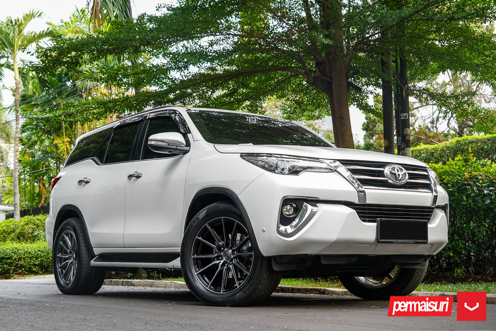 TOYOTA FORTUNER - HYBRID FORGED SERIES: HF6-1 - Vossen Wheels