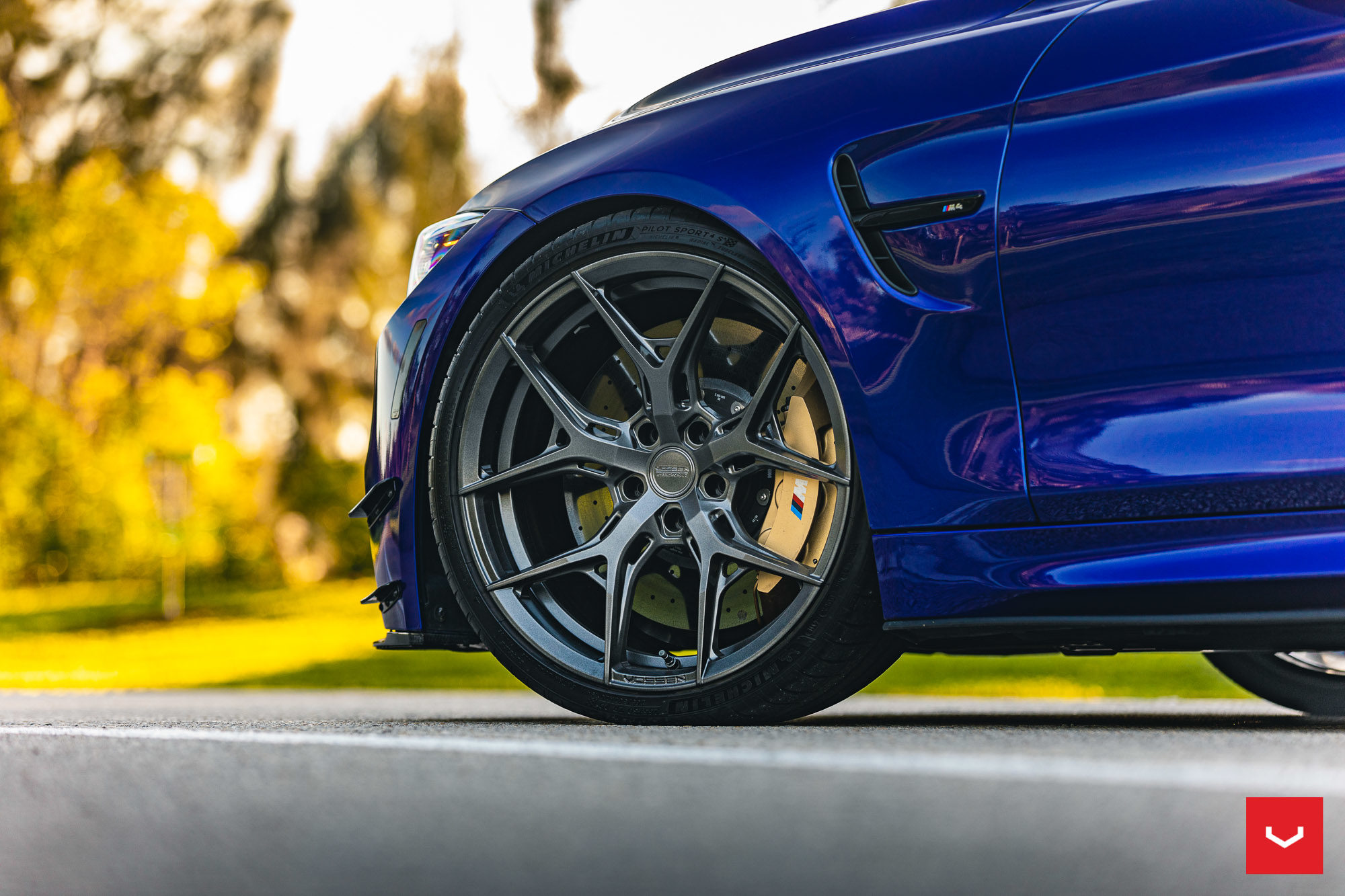 BMW M4CS - HYBRID FORGED SERIES: HF-5 - Vossen Wheels