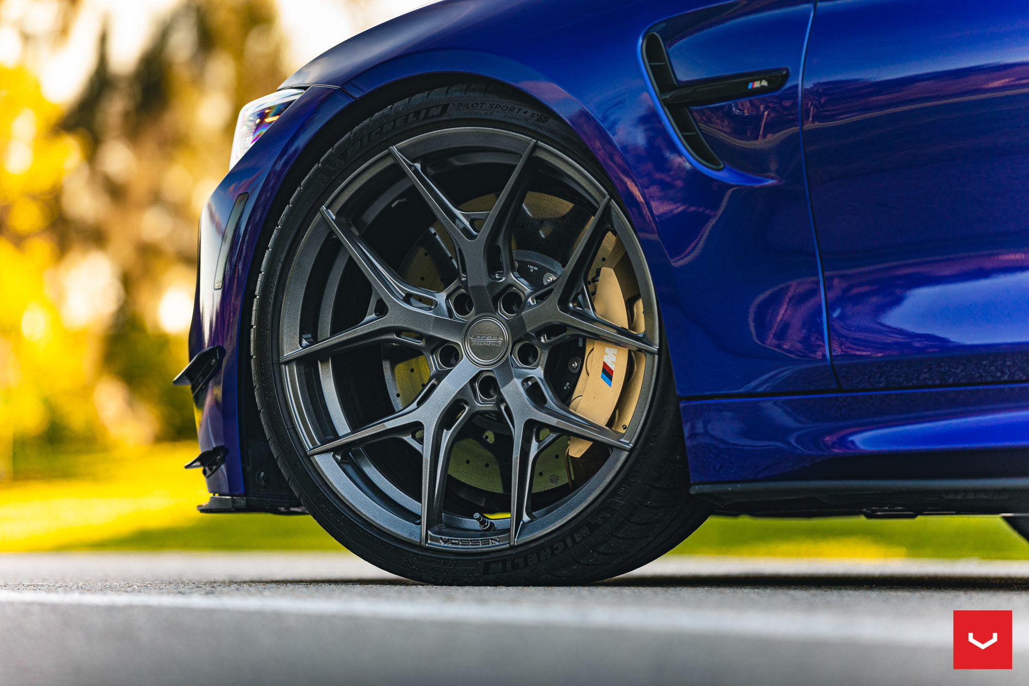 BMW M4CS - HYBRID FORGED SERIES: HF-5 - Vossen Wheels