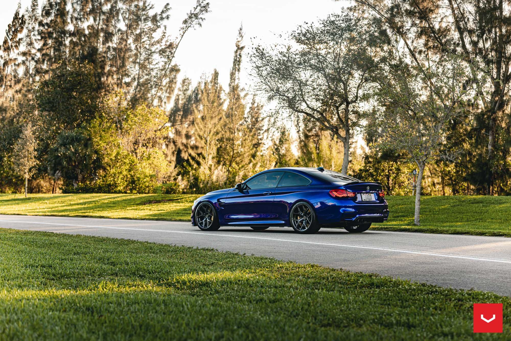 BMW M4CS - HYBRID FORGED SERIES: HF-5 - Vossen Wheels