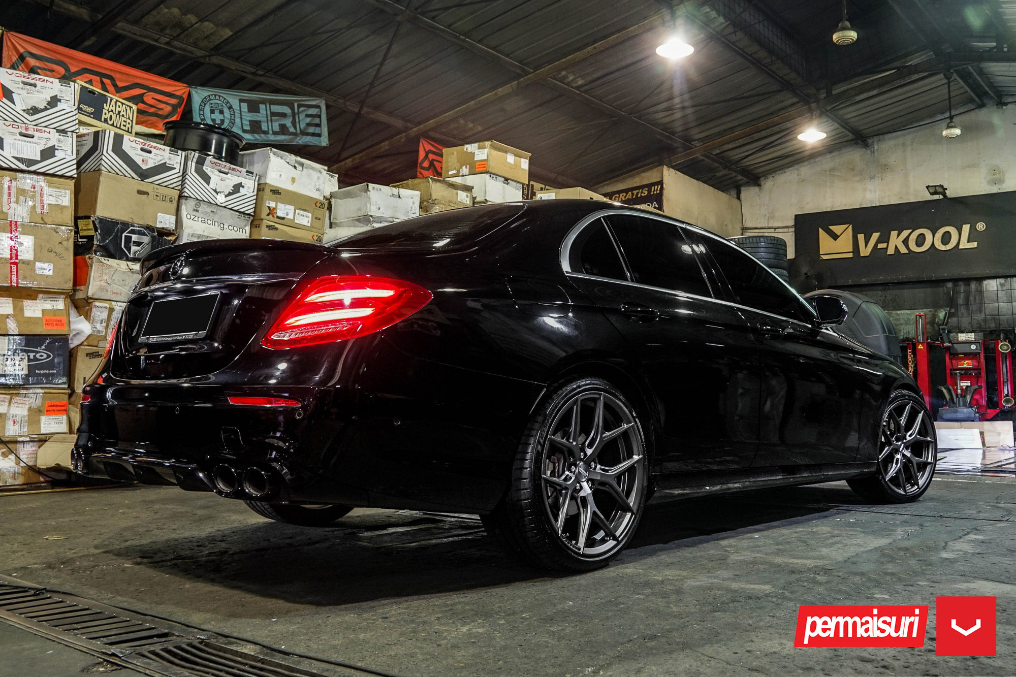 MERCEDES E300 - HYBRID FORGED SERIES: HF-5 - Vossen Wheels