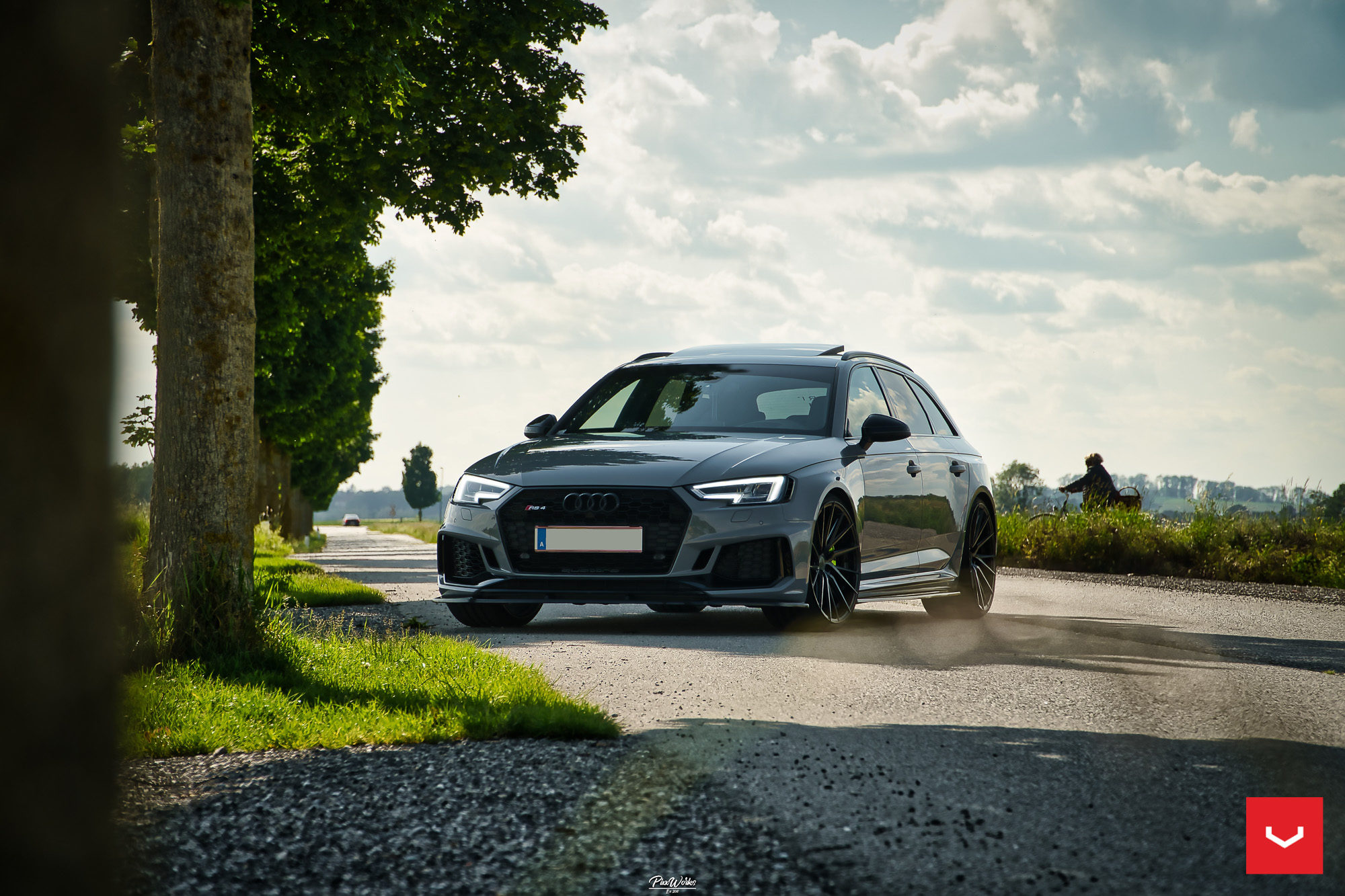 AUDI RS4 - HYBRID FORGED SERIES: HF-4T - Vossen Wheels