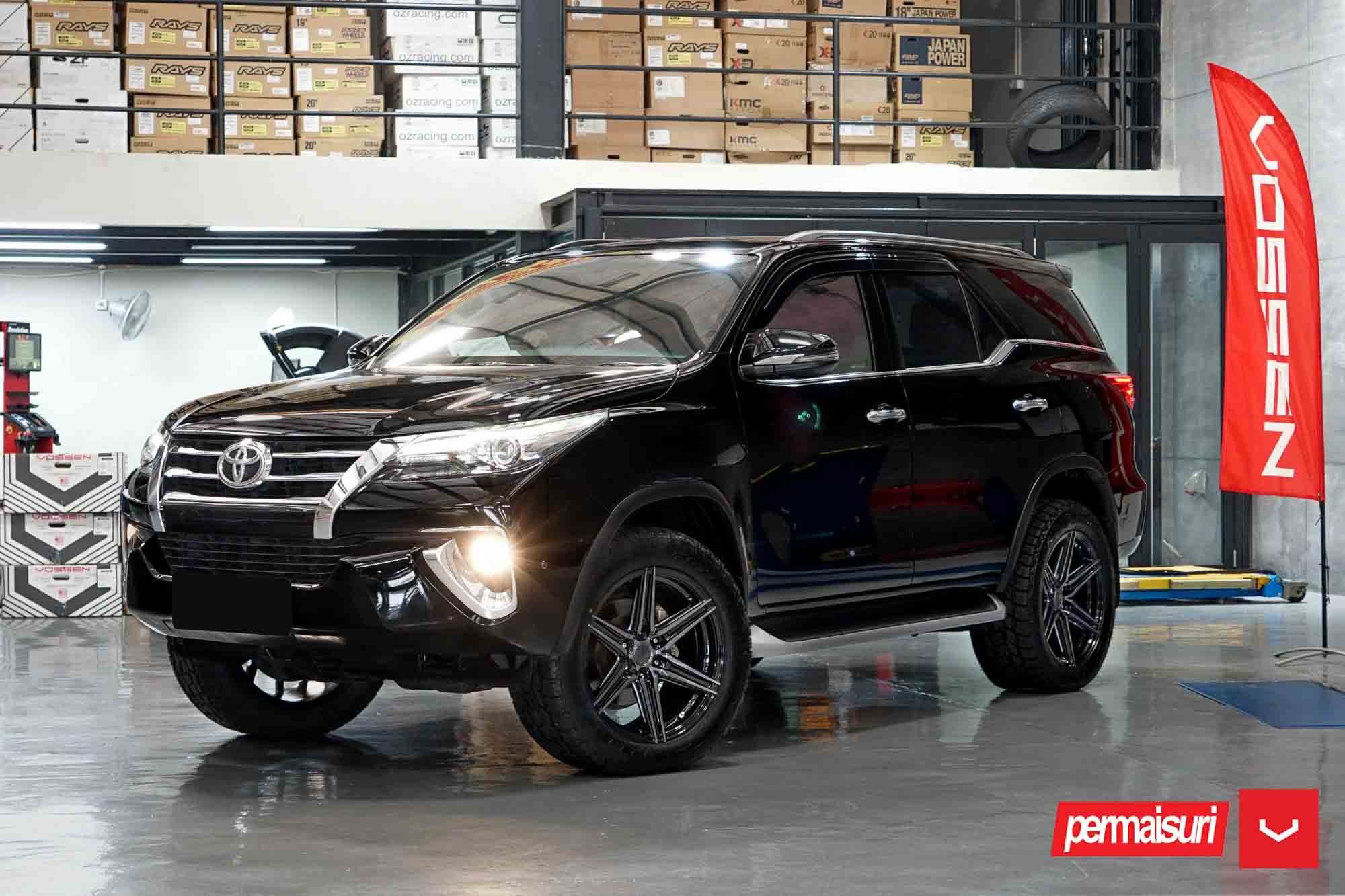 TOYOTA FORTUNER - HYBRID FORGED SERIES: HF6-2 - Vossen Wheels