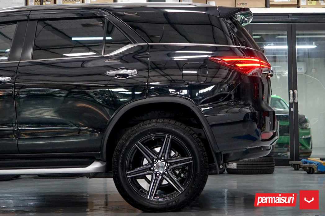 TOYOTA FORTUNER - HYBRID FORGED SERIES: HF6-2 - Vossen Wheels