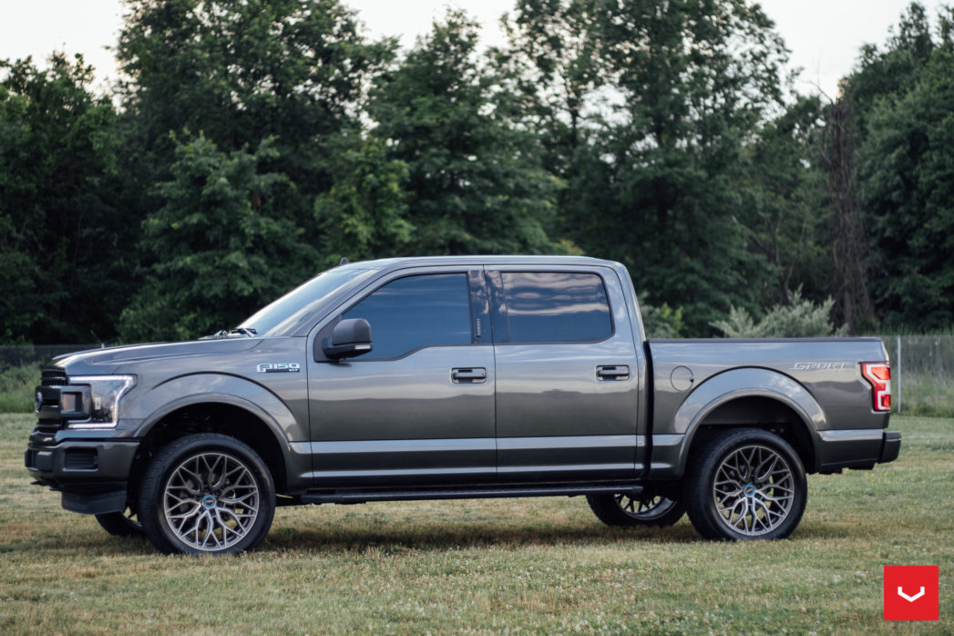 FORD F-150 4X4 - HYBRID FORGED SERIES: HF6-3 - Vossen Wheels