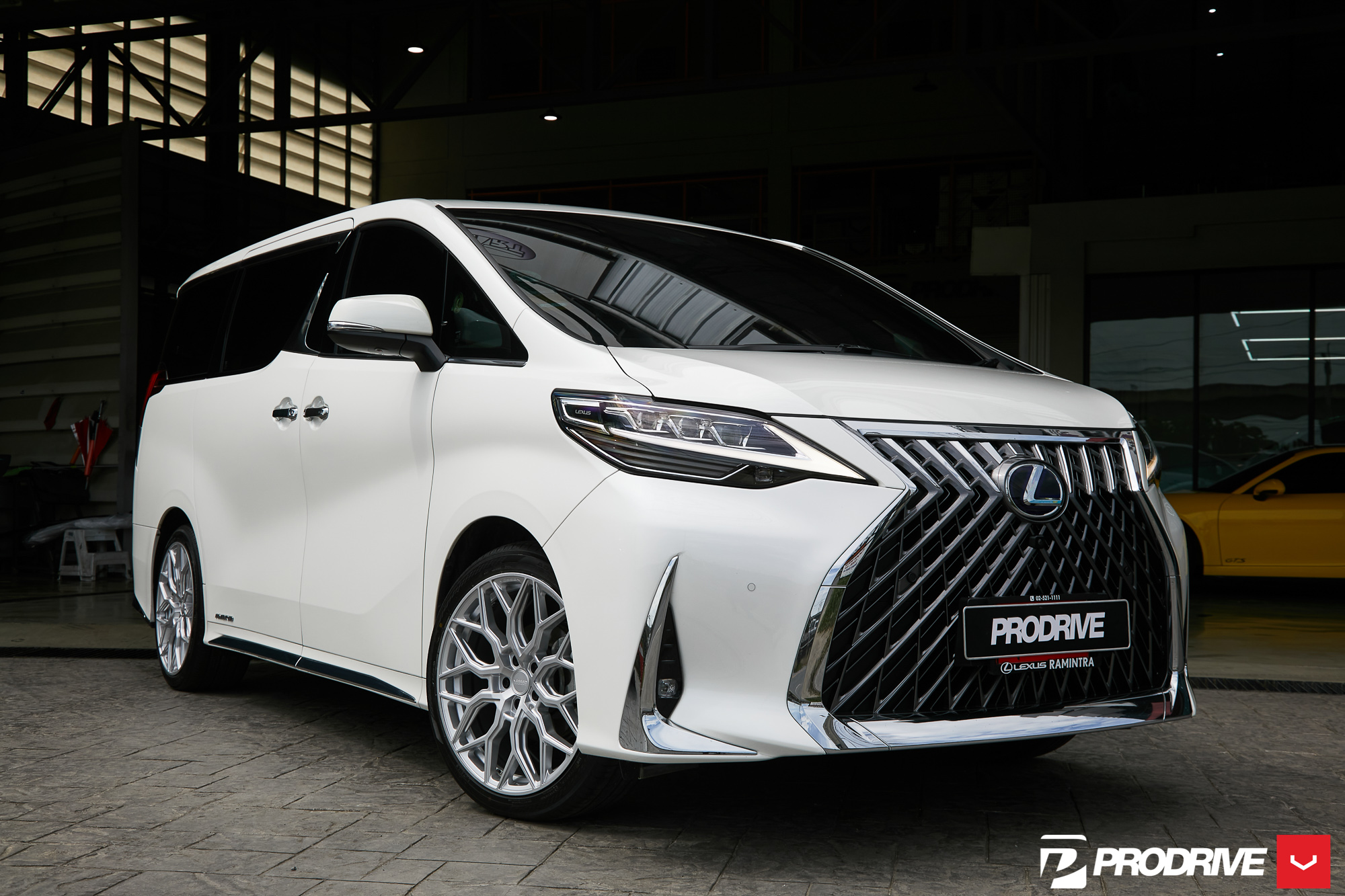 LEXUS LM300H - HYBRID FORGED SERIES: HF-2 - Vossen Wheels