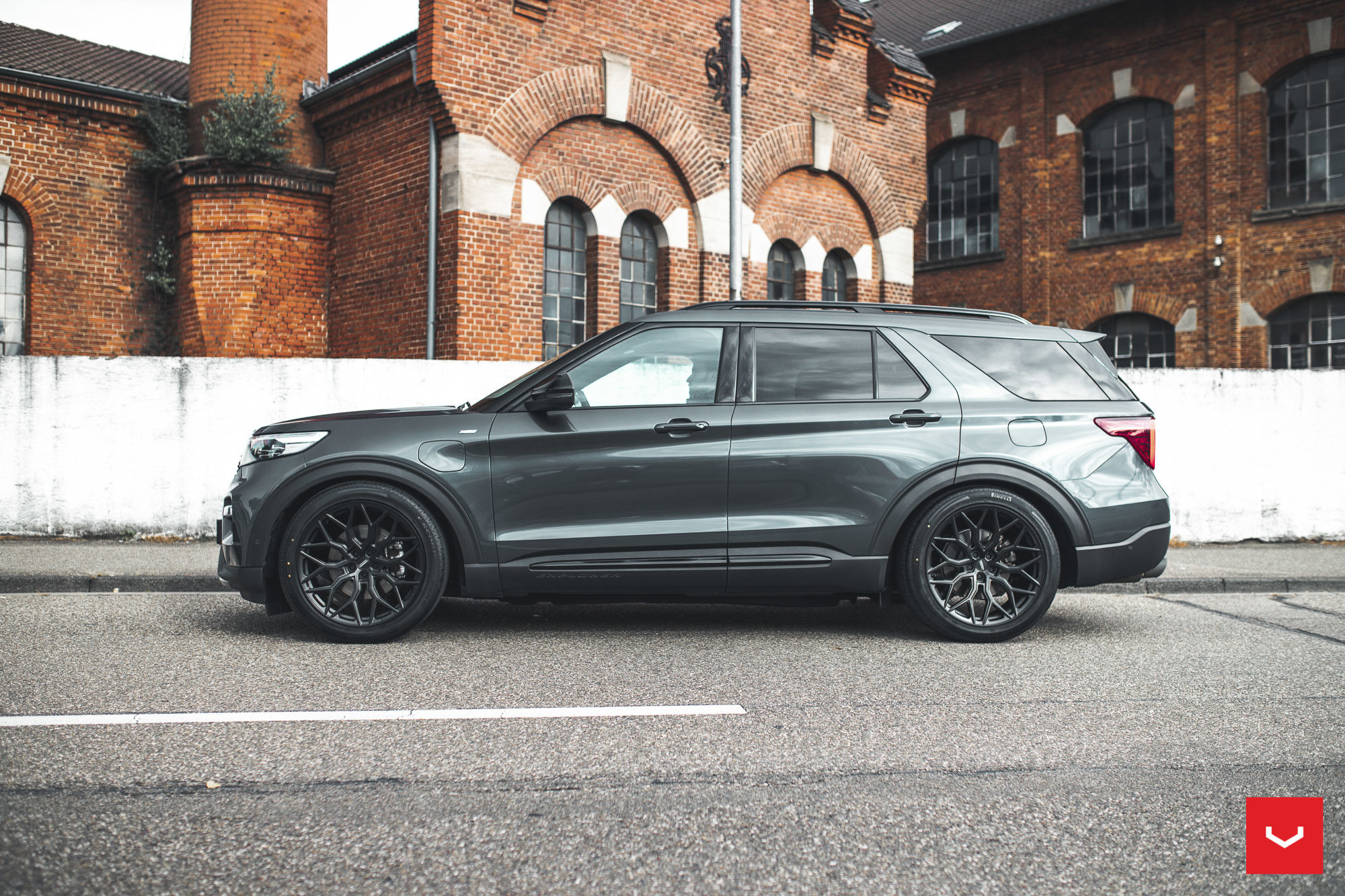 FORD EXPLORER - HYBRID FORGED SERIES: HF-2 - Vossen Wheels