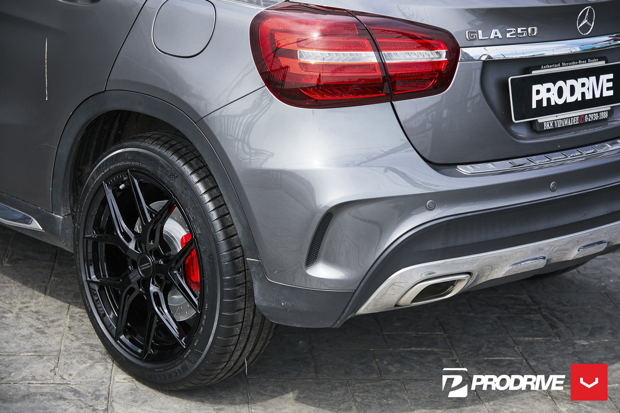 MERCEDES GLA250 - HYBRID FORGED SERIES: HF-5 - Vossen Wheels