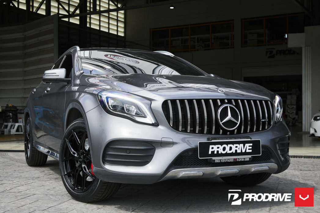 MERCEDES GLA250 - HYBRID FORGED SERIES: HF-5 - Vossen Wheels