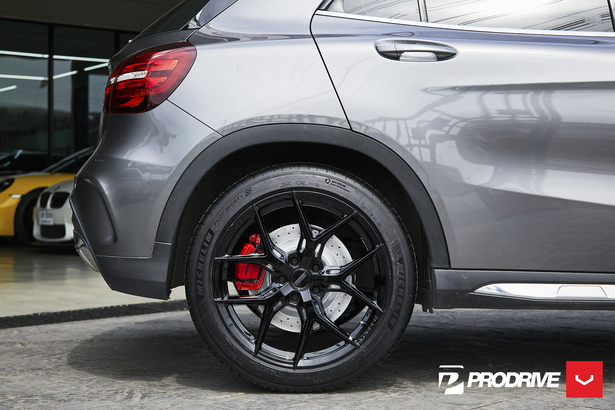 MERCEDES GLA250 - HYBRID FORGED SERIES: HF-5 - Vossen Wheels