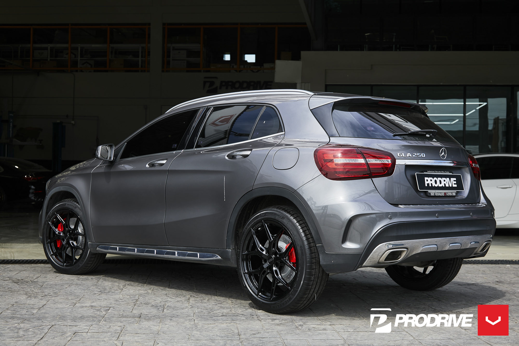 MERCEDES GLA250 - HYBRID FORGED SERIES: HF-5 - Vossen Wheels