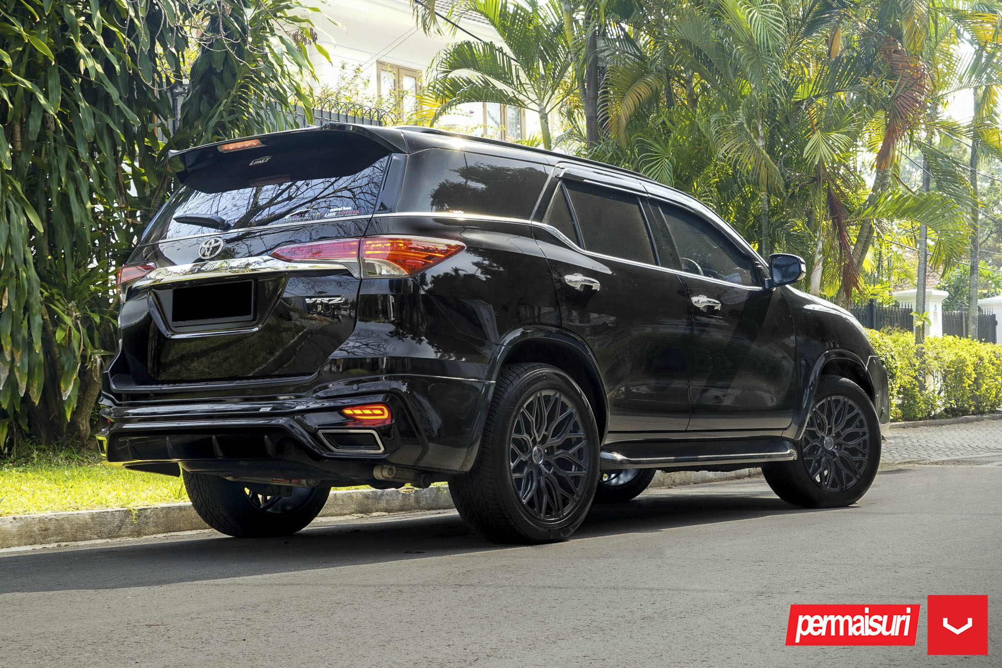 TOYOTA FORTUNER - HYBRID FORGED SERIES: HF6-3 - Vossen Wheels
