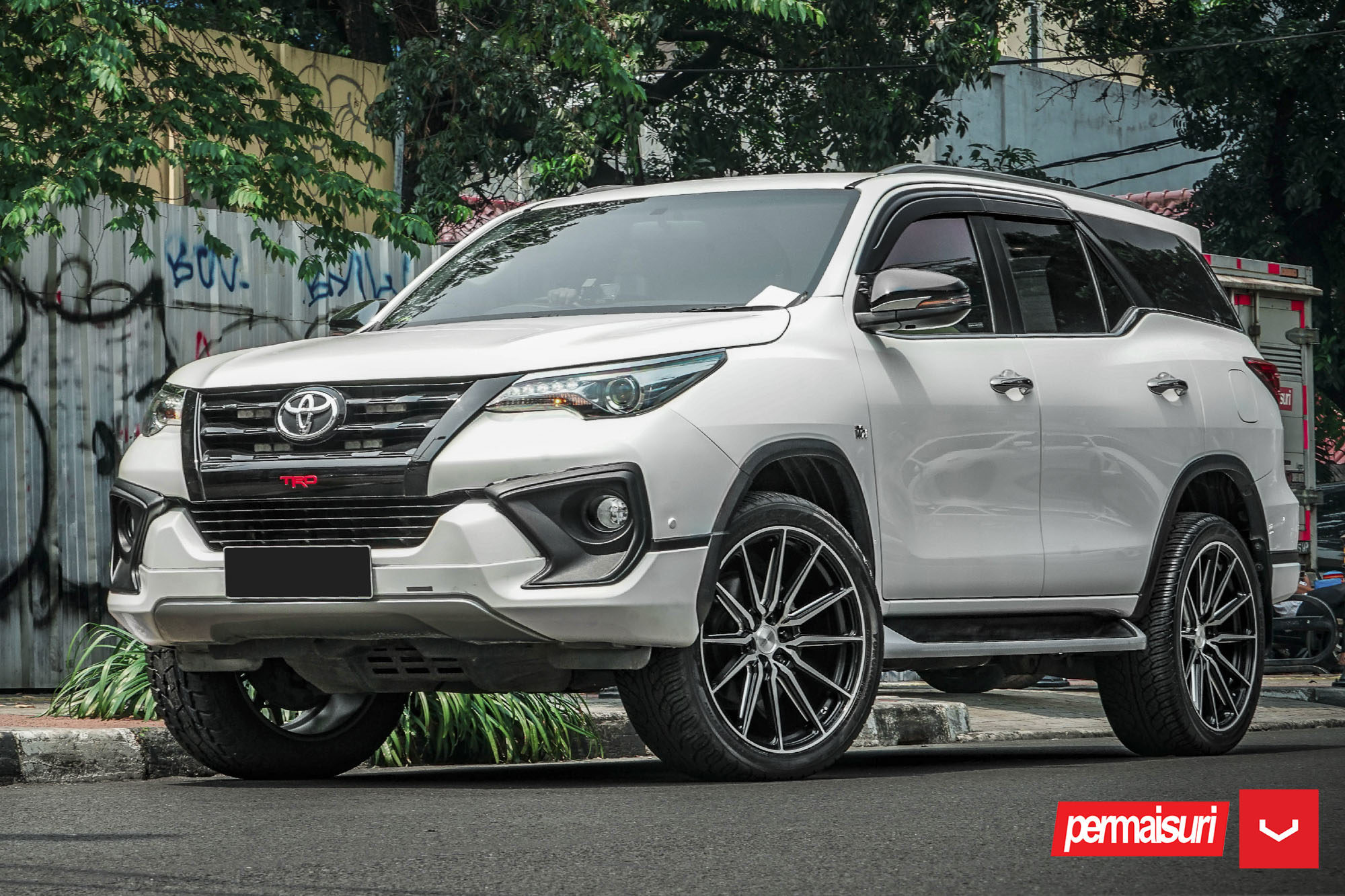 TOYOTA FORTUNER - HYBRID FORGED SERIES: HF6-1 - Vossen Wheels