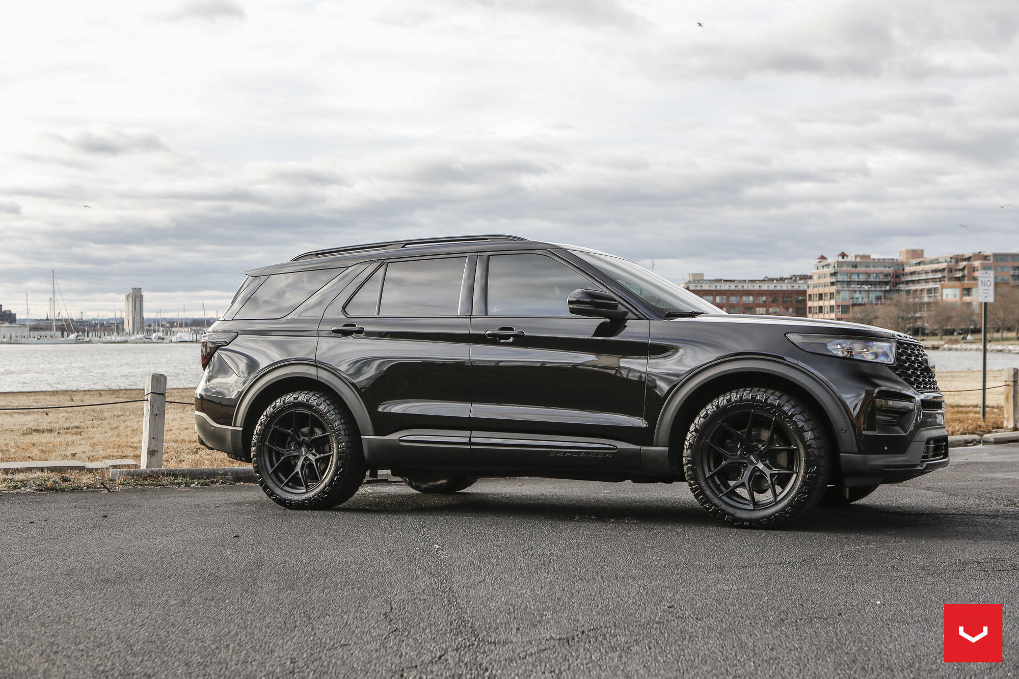 FORD EXPLORER ST - HYBRID FORGED SERIES: HF-5 - Vossen Wheels