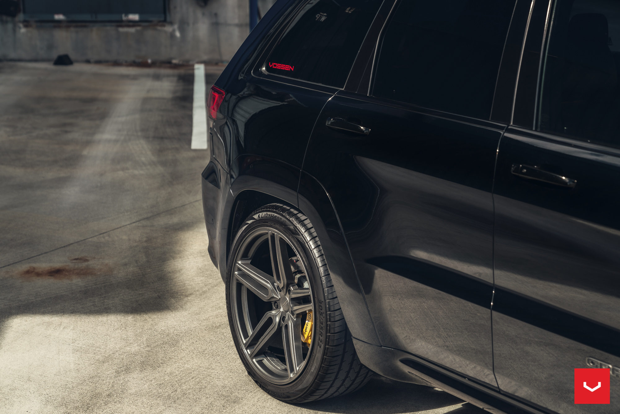 JEEP TRACKHAWK - HYBRID FORGED SERIES: HF-1 - Vossen Wheels