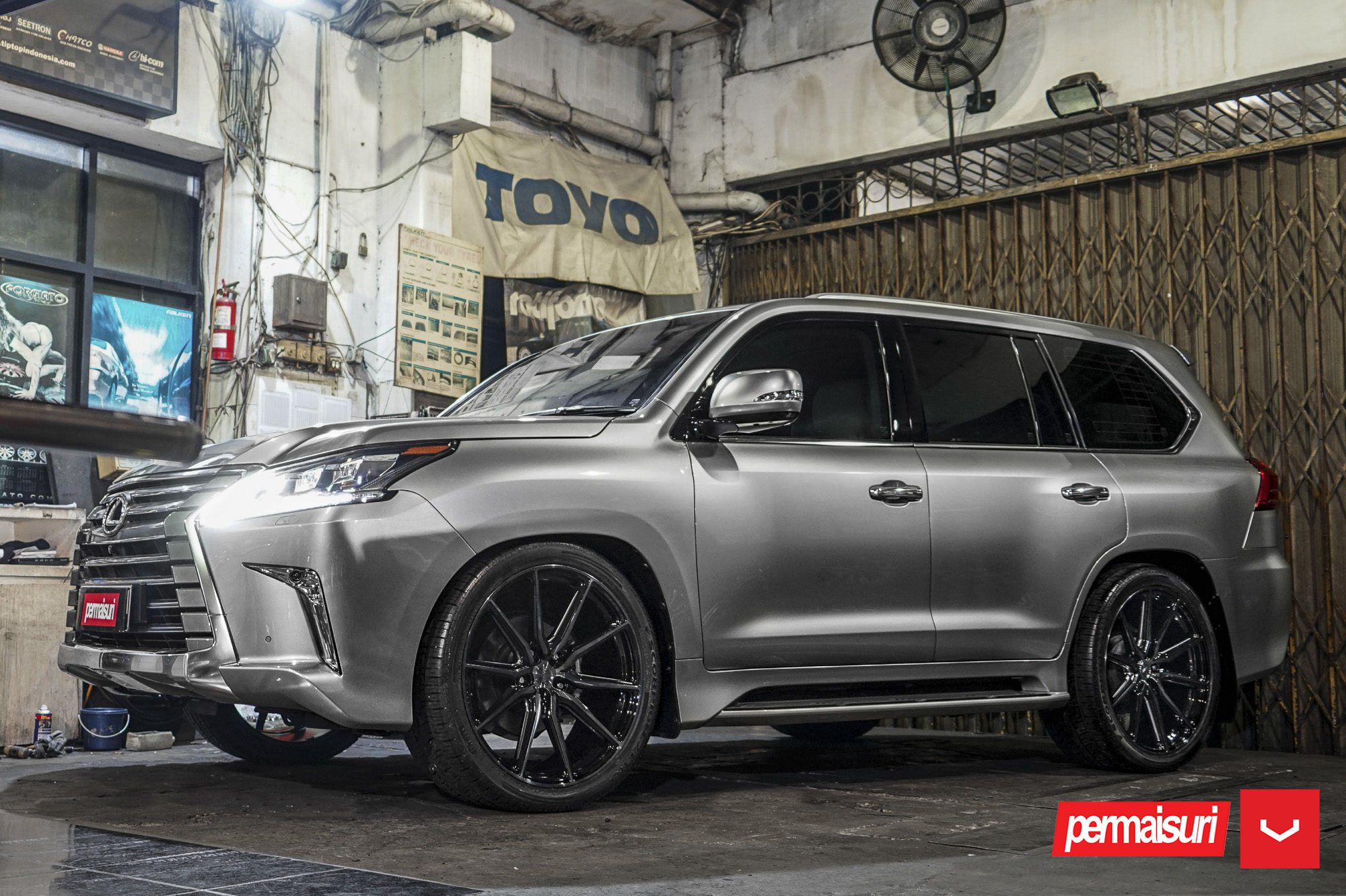 LEXUS LX570 - HYBRID FORGED SERIES: HF-3 - Vossen Wheels