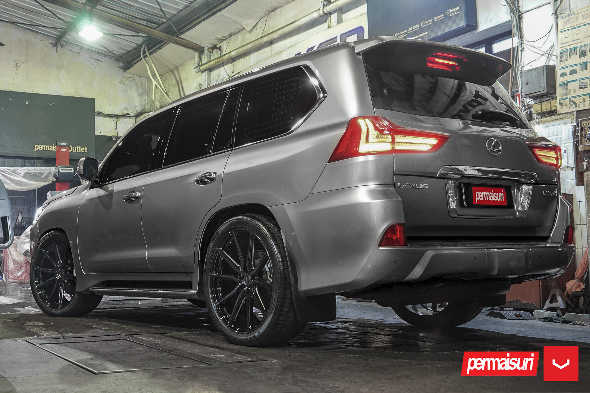 LEXUS LX570 - HYBRID FORGED SERIES: HF-3 - Vossen Wheels