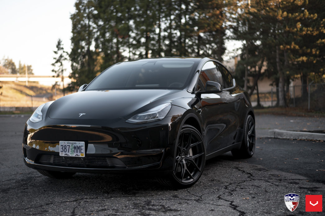 TESLA MODEL Y - HYBRID FORGED SERIES: HF-5 - Vossen Wheels