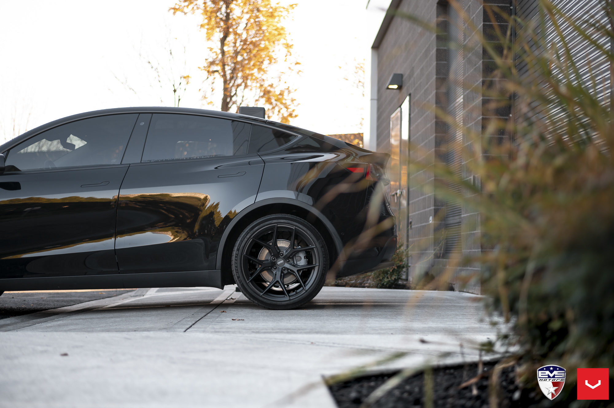 TESLA MODEL Y - HYBRID FORGED SERIES: HF-5 - Vossen Wheels