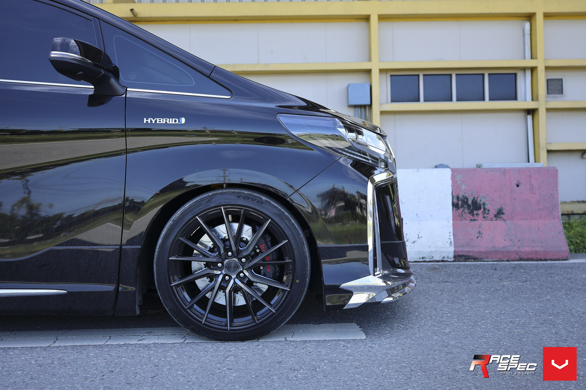 TOYOTA ALPHARD - HYBRID FORGED SERIES: HF-4T - Vossen Wheels
