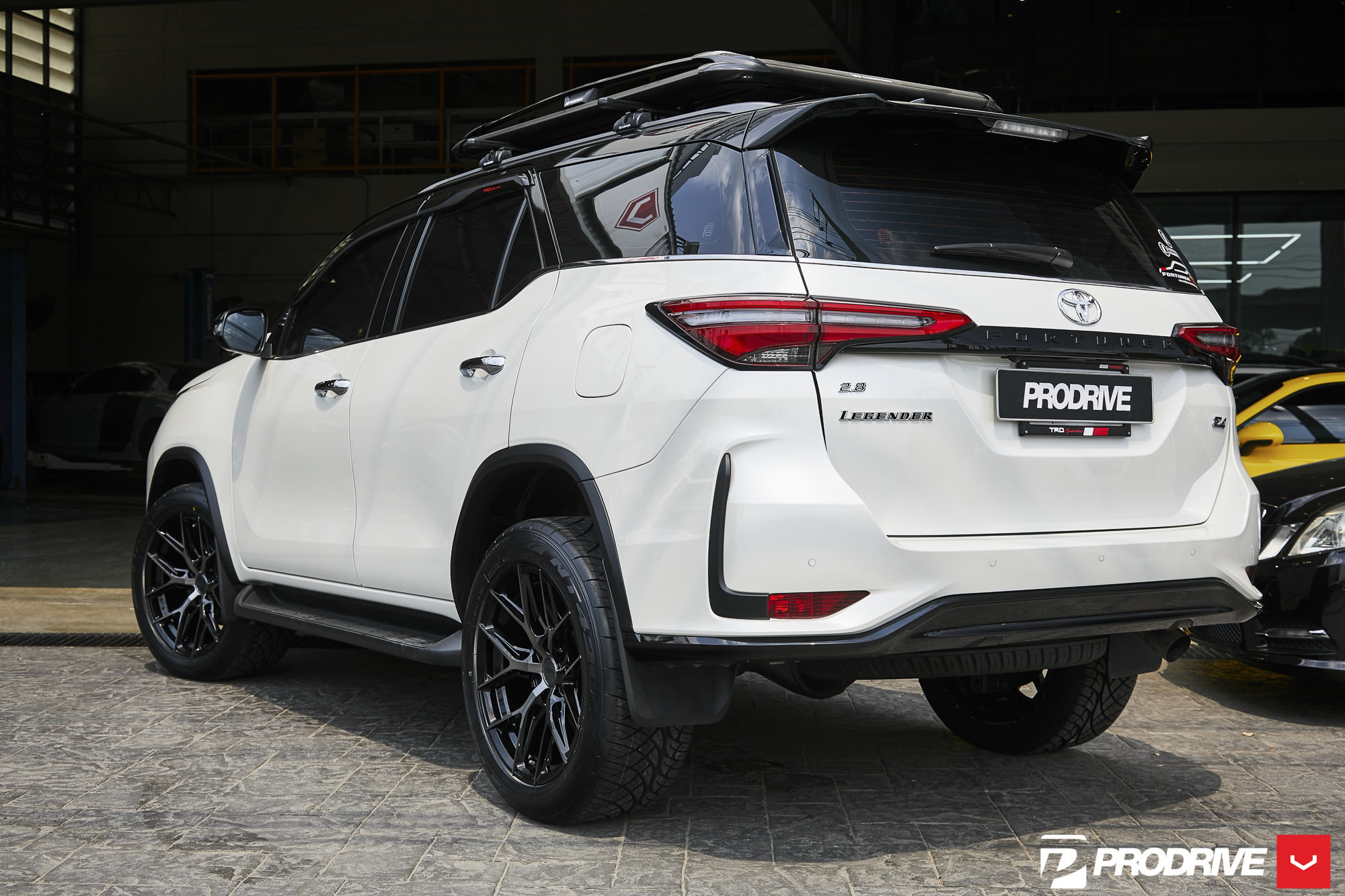 TOYOTA FORTUNER LEGENDER - HYBRID FORGED SERIES: HF6-4 - Vossen Wheels