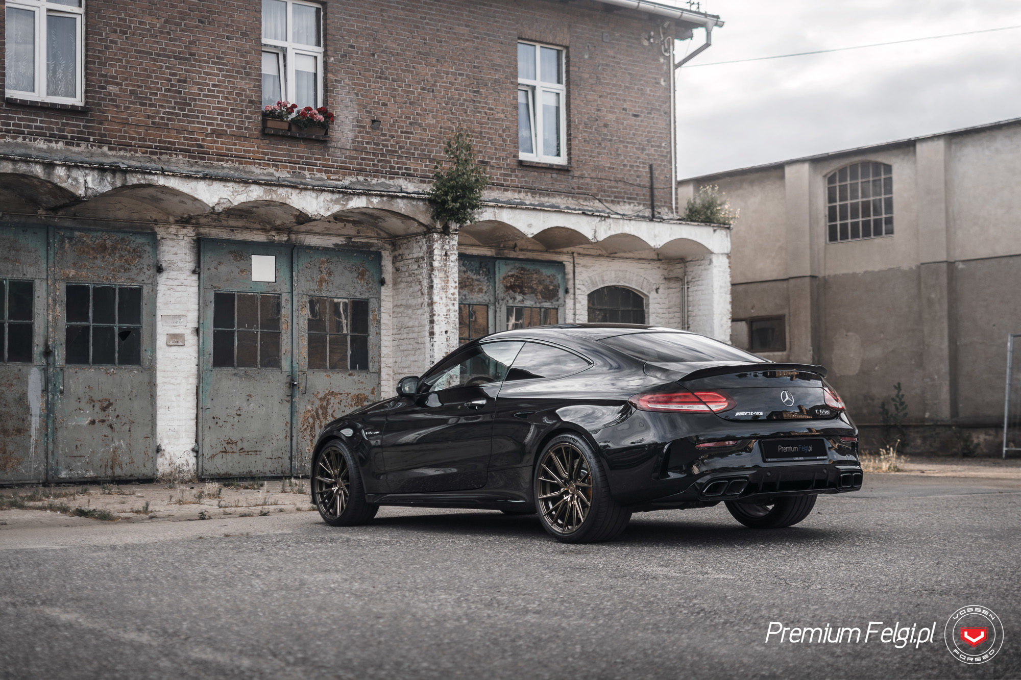 MERCEDES C63S - HYBRID FORGED SERIES: HF-4T - Vossen Wheels