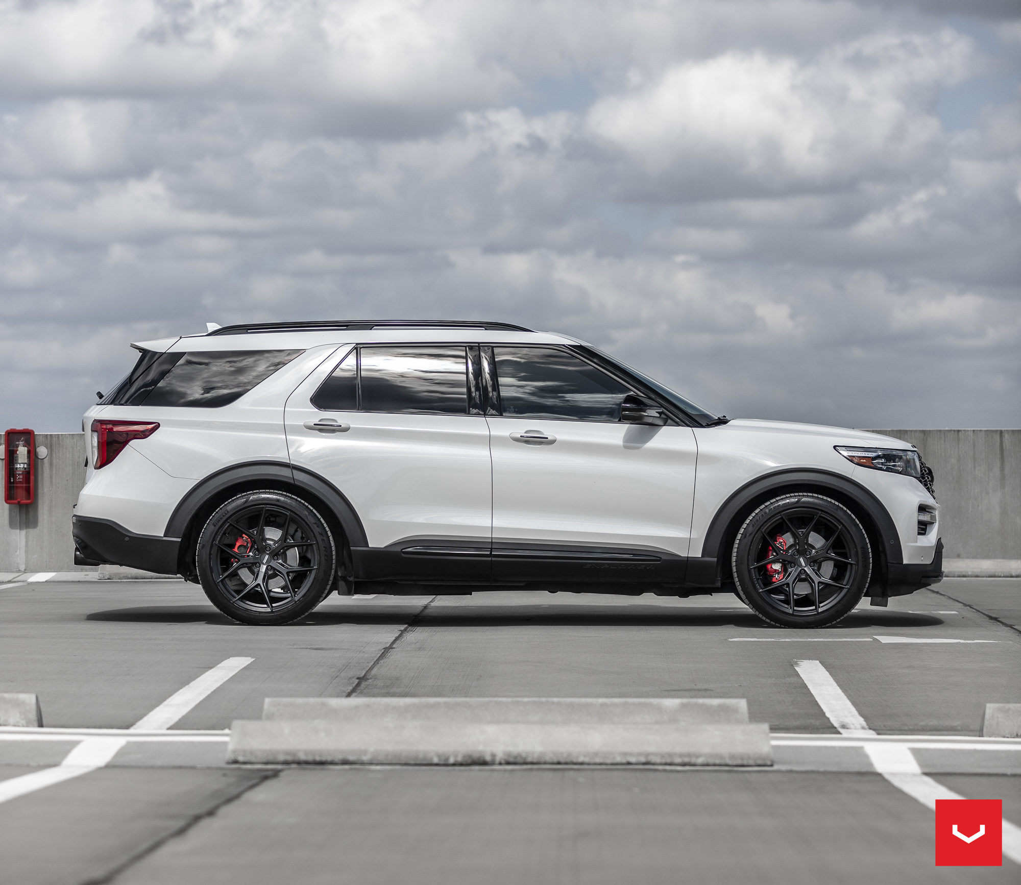 FORD EXPLORER ST - HYBRID FORGED SERIES: HF-5 - Vossen Wheels