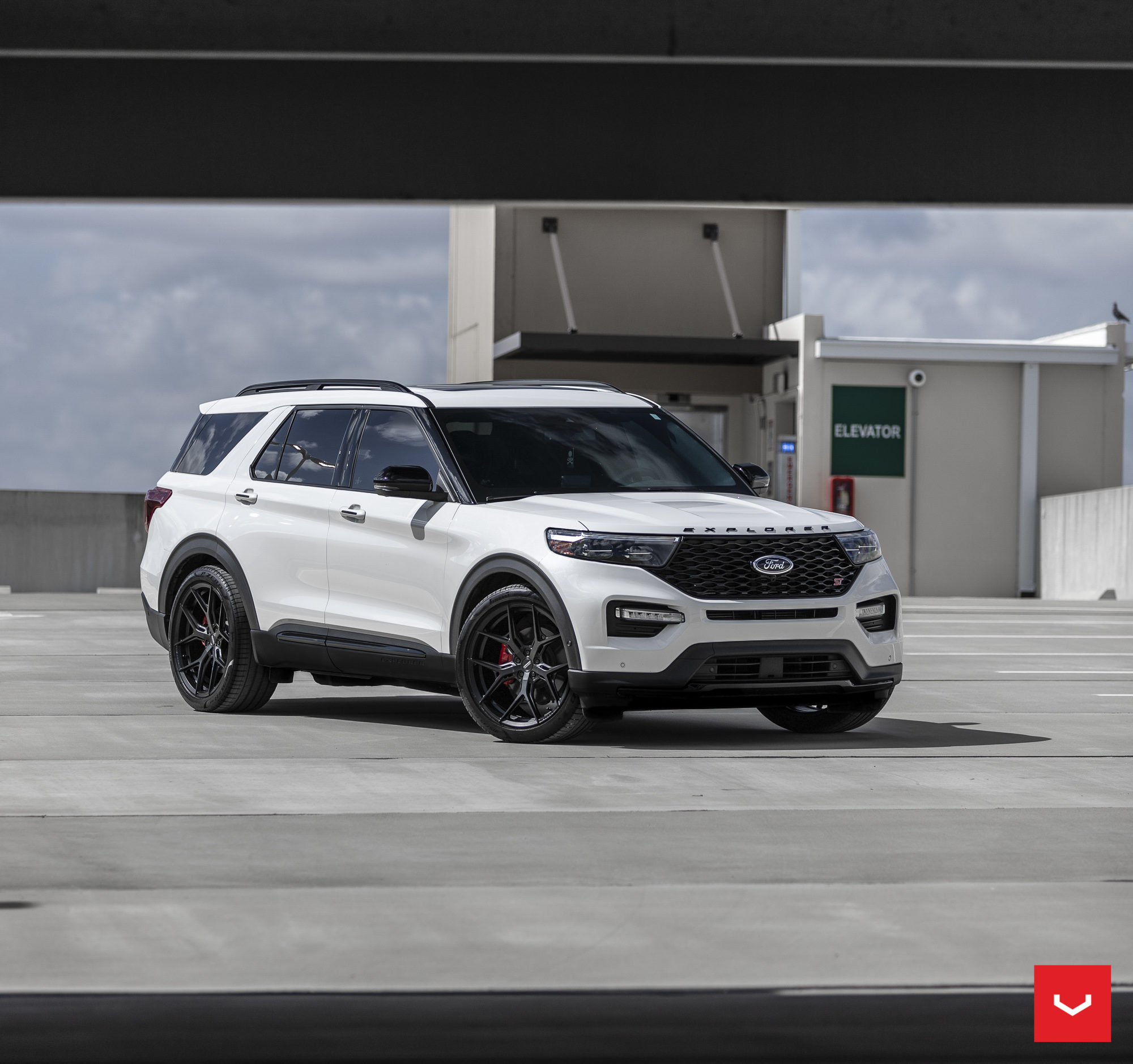 FORD EXPLORER ST - HYBRID FORGED SERIES: HF-5 - Vossen Wheels