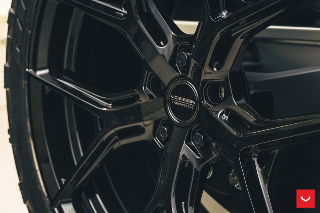 LAND ROVER DEFENDER 90 - HYBRID FORGED SERIES: HF-5 - Vossen Wheels