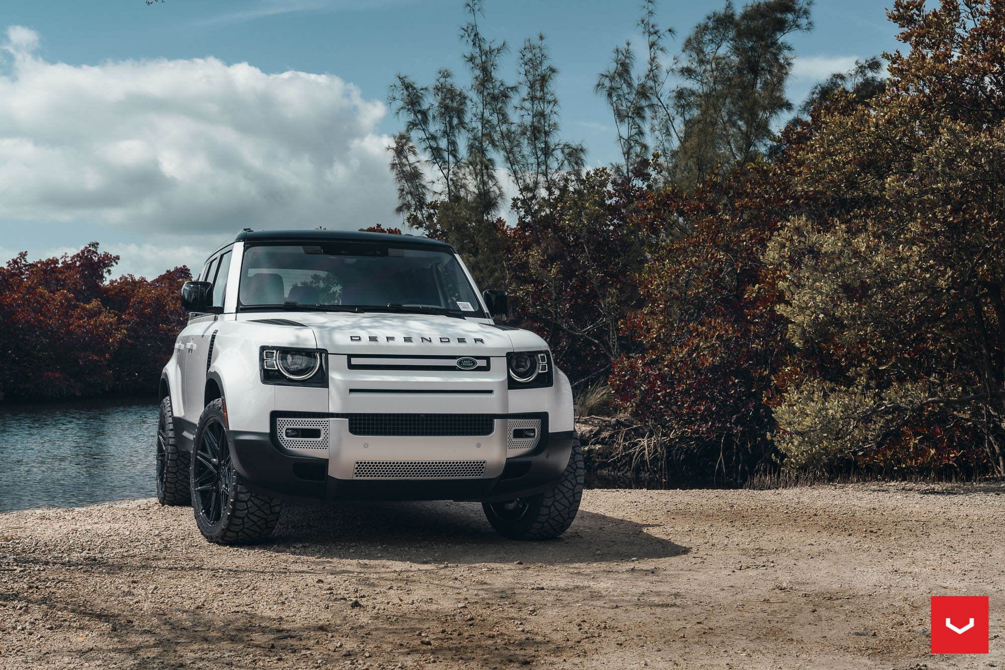 LAND ROVER DEFENDER - HYBRID FORGED SERIES: HF-7 - Vossen Wheels