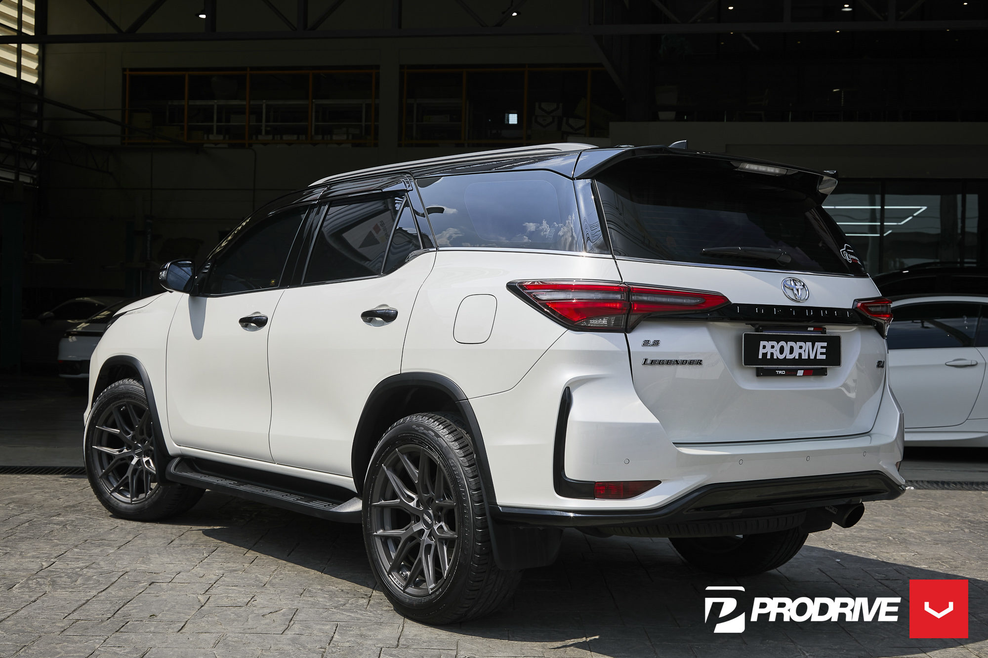 TOYOTA FORTUNER LEGENDER - HYRBID FORGED SERIES: HF6-4 - Vossen Wheels