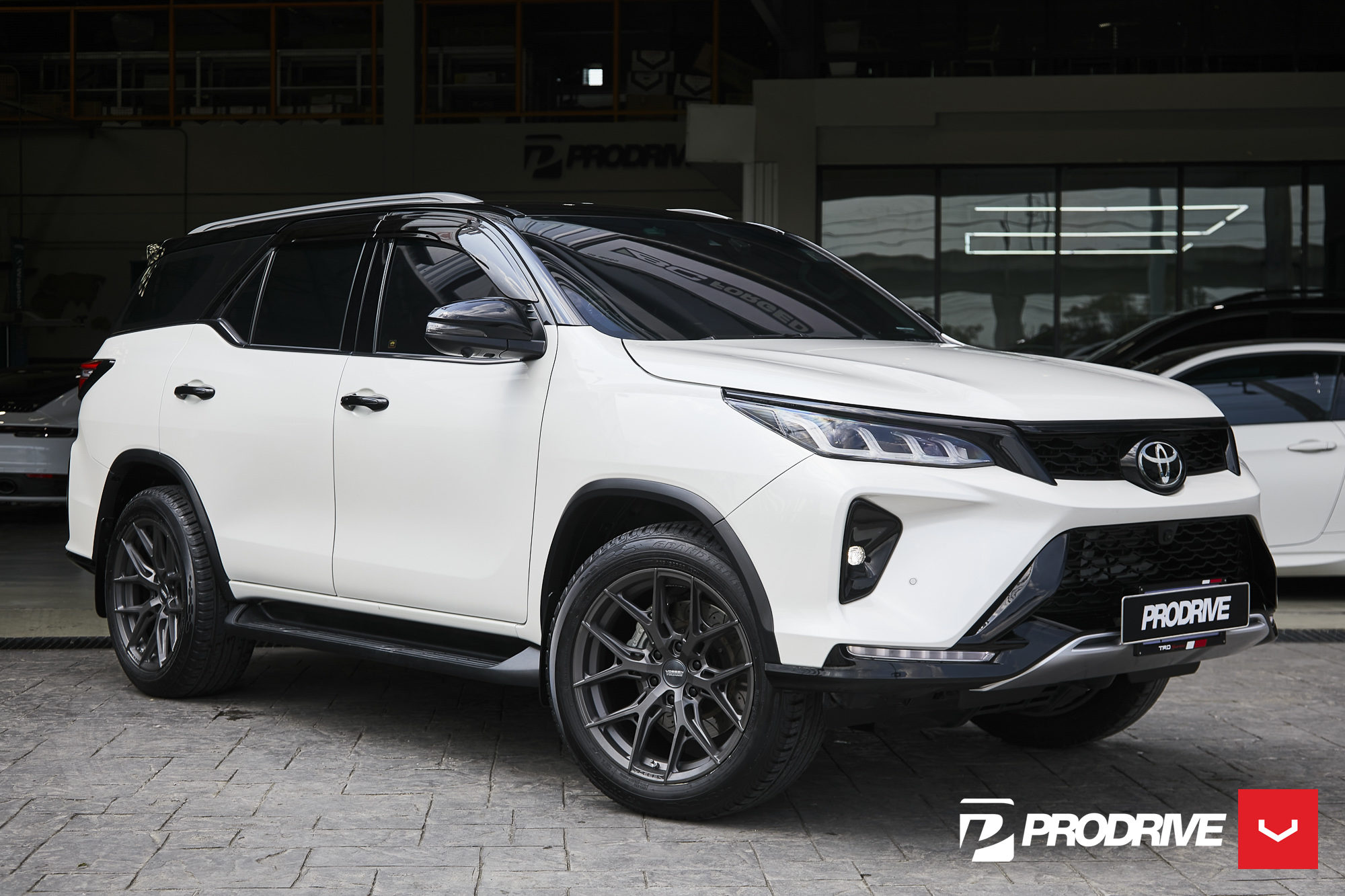 TOYOTA FORTUNER LEGENDER - HYRBID FORGED SERIES: HF6-4 - Vossen Wheels