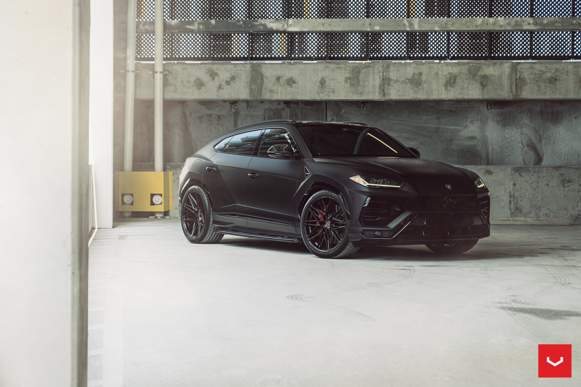 LAMBORGHINI URUS - HYBRID FORGED SERIES: HF-7 - Vossen Wheels