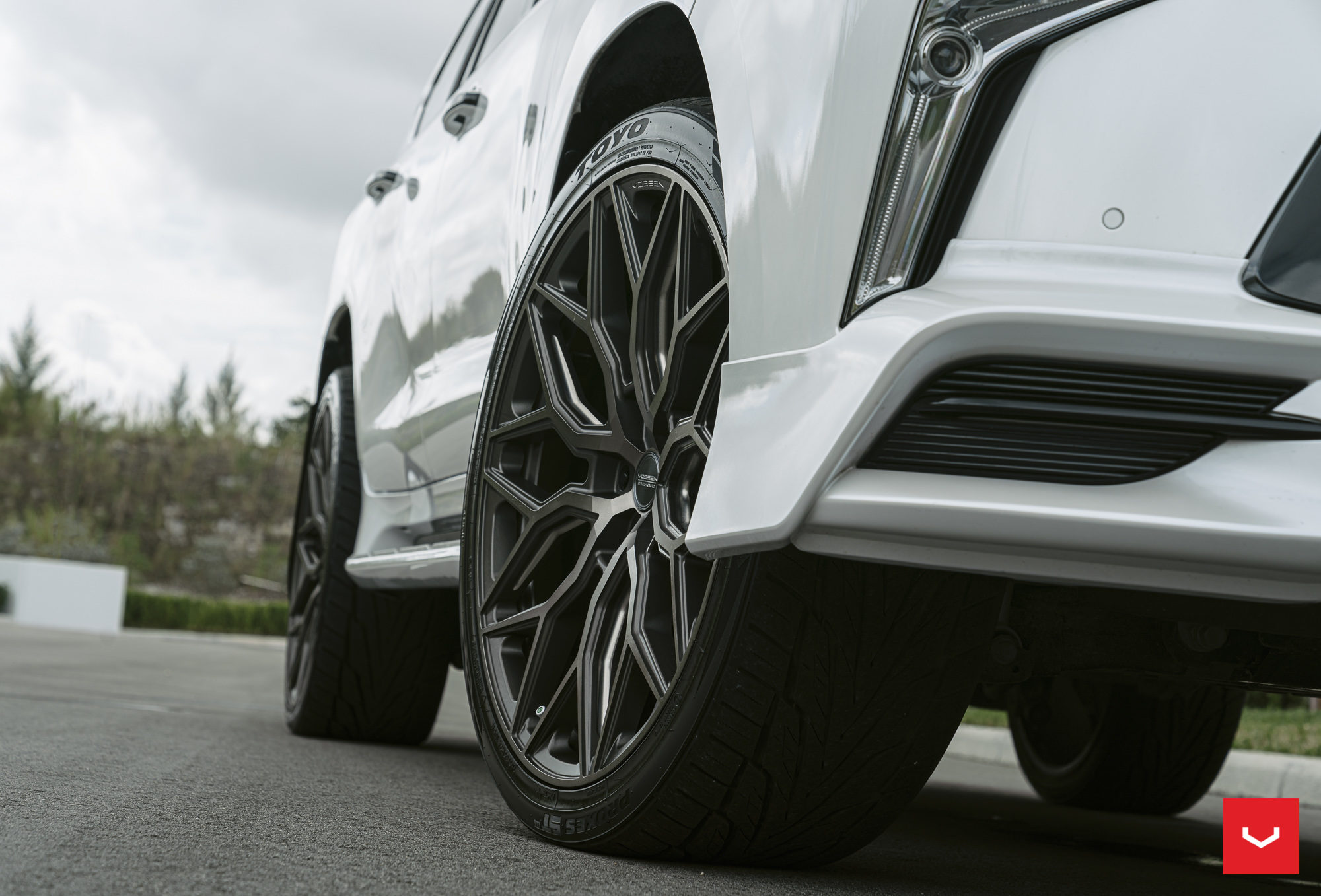 LEXUS LX570 - HYBRID FORGED SERIES: HF-2 - Vossen Wheels