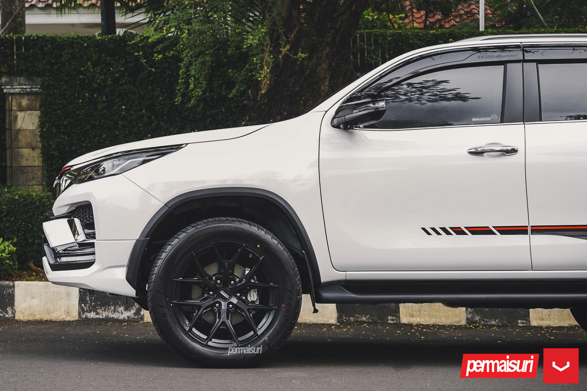 TOYOTA FORTUNER TRD SPORTIVO - HYBRID FORGED SERIES: HF6-4 - Vossen Wheels