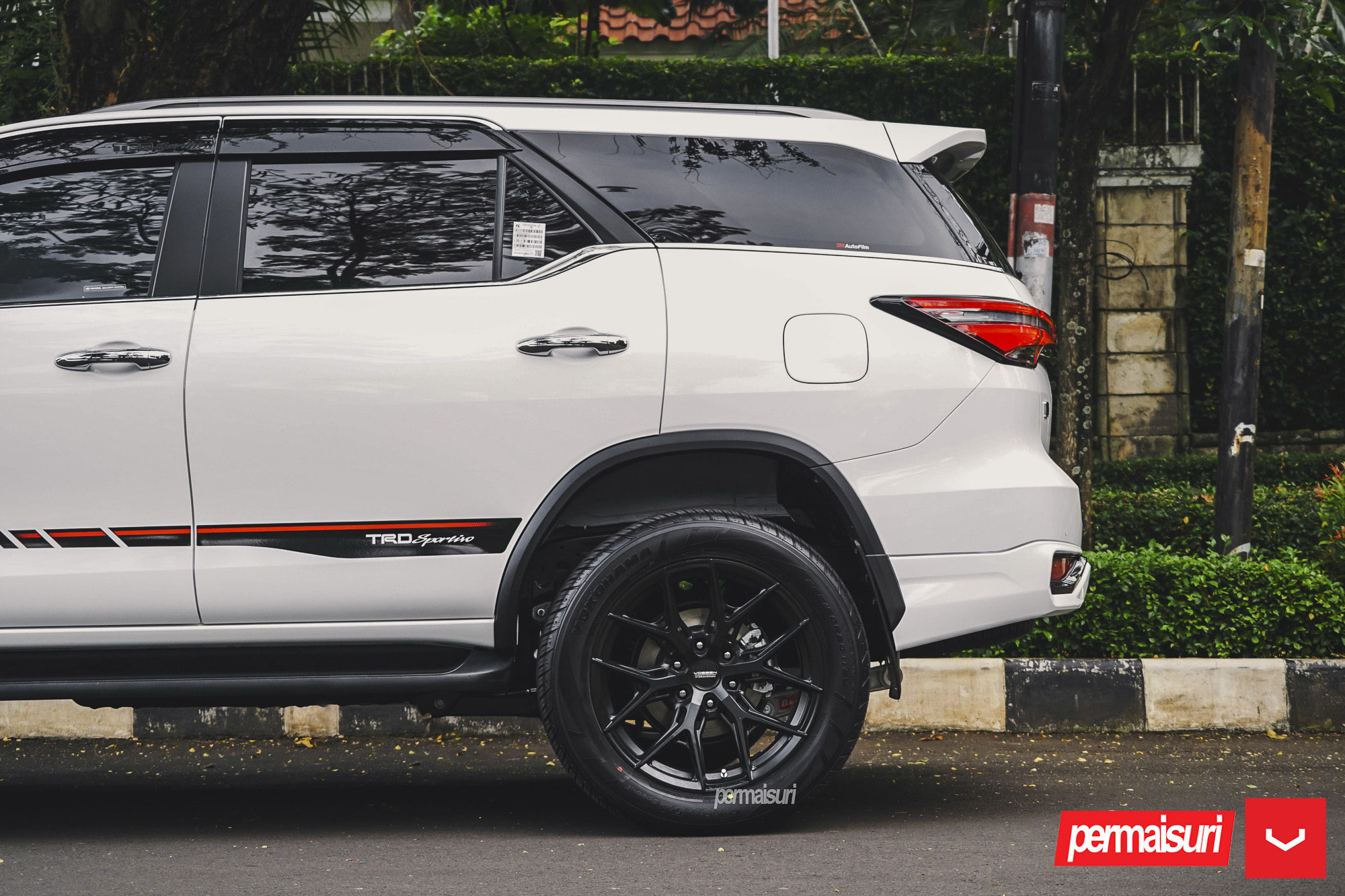 TOYOTA FORTUNER TRD SPORTIVO - HYBRID FORGED SERIES: HF6-4 - Vossen Wheels