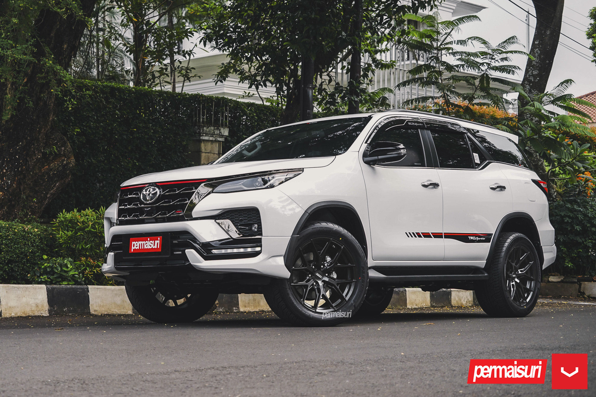 TOYOTA FORTUNER TRD SPORTIVO - HYBRID FORGED SERIES: HF6-4 - Vossen Wheels