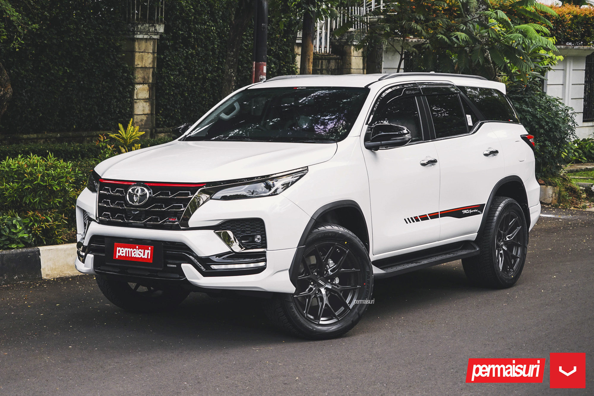 TOYOTA FORTUNER TRD SPORTIVO - HYBRID FORGED SERIES: HF6-4 - Vossen Wheels