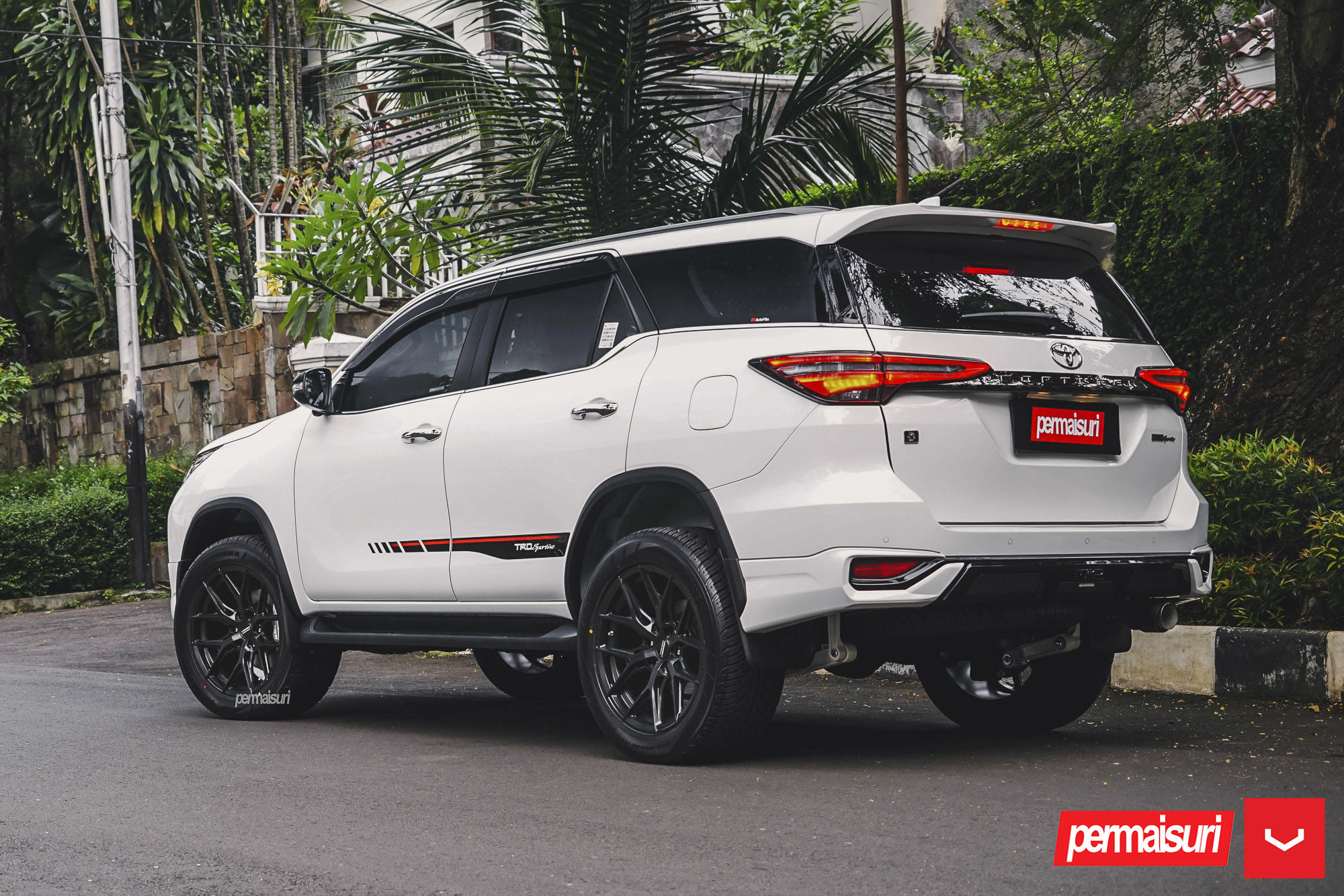 TOYOTA FORTUNER TRD SPORTIVO - HYBRID FORGED SERIES: HF6-4 - Vossen Wheels
