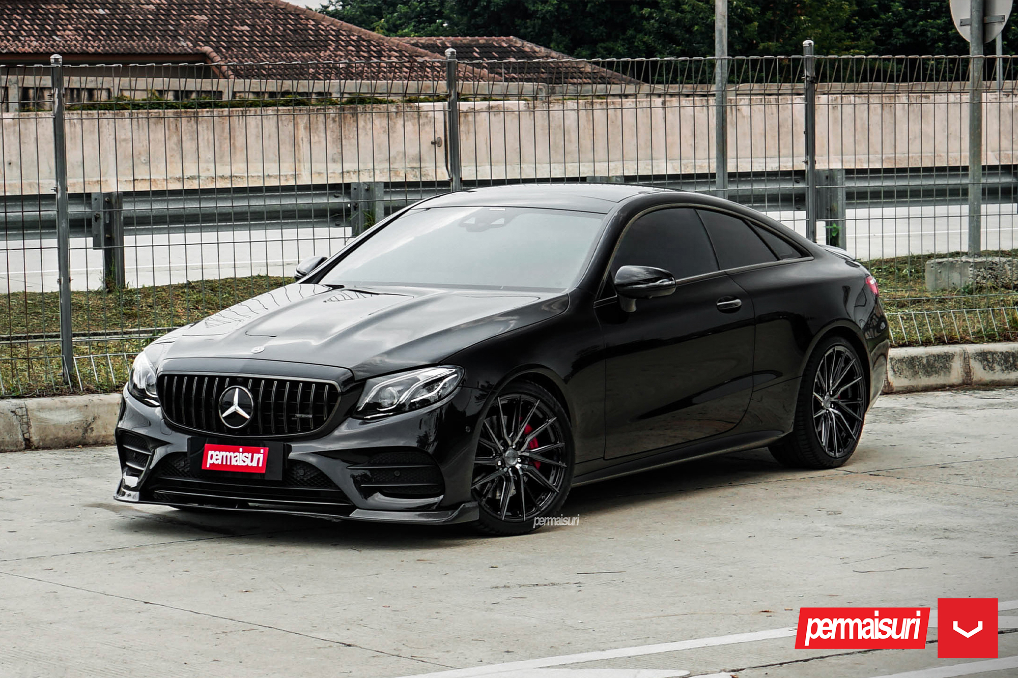 MERCEDES E CLASS E300 - HYBRID FORGED SERIES: HF-4T - Vossen Wheels
