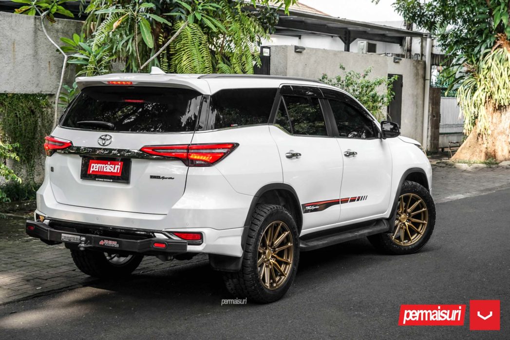 TOYOTA FORTUNER GENERASI II - HYBRID FORGED SERIES: HF6-1 - Vossen Wheels