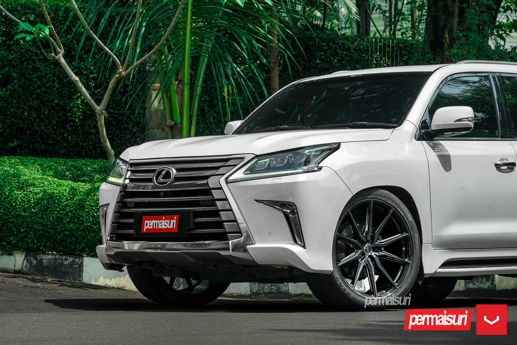 LEXUS LX570 - HYBRID FORGED SERIES: HF-3 - Vossen Wheels