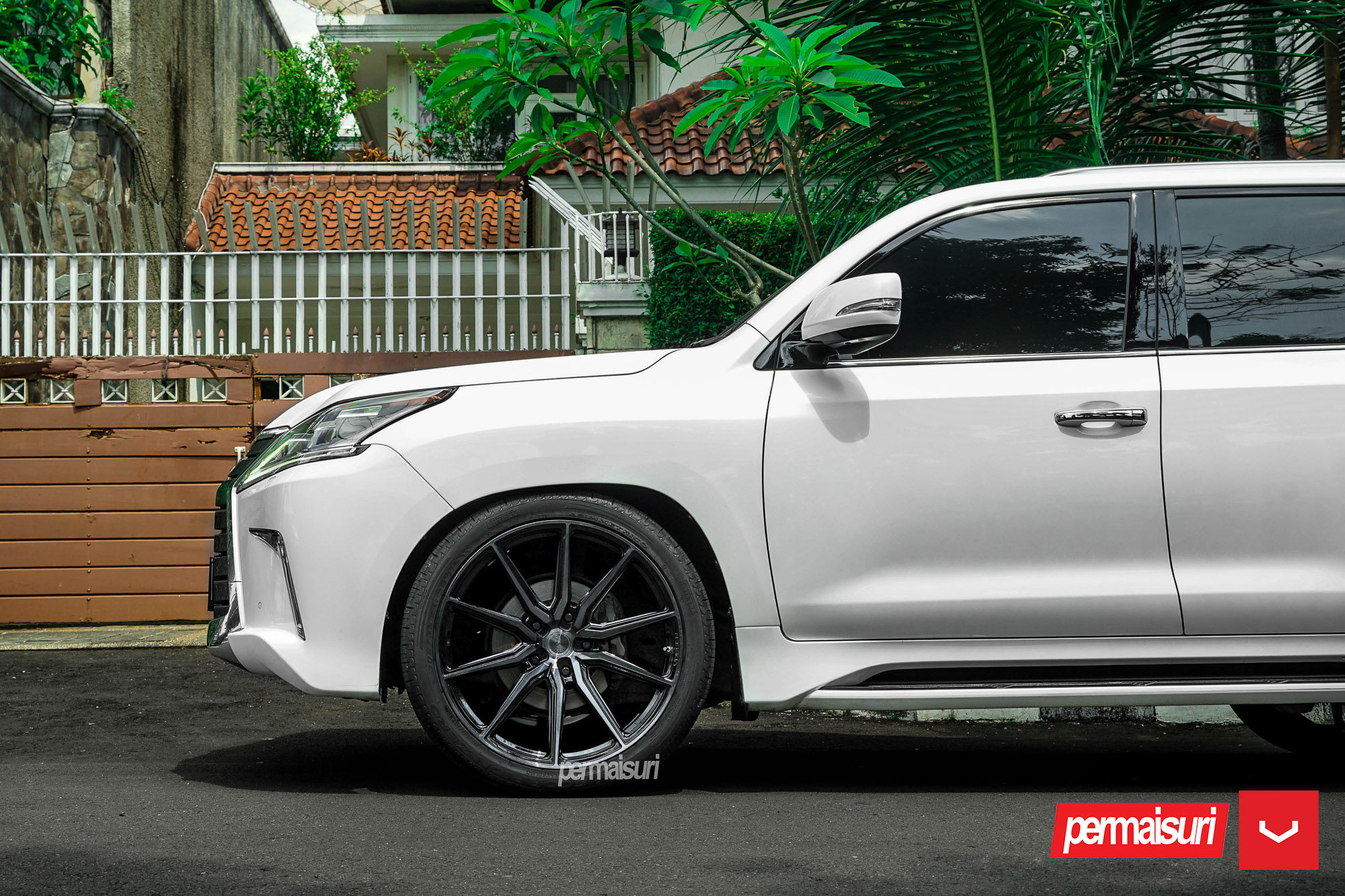 LEXUS LX570 - HYBRID FORGED SERIES: HF-3 - Vossen Wheels