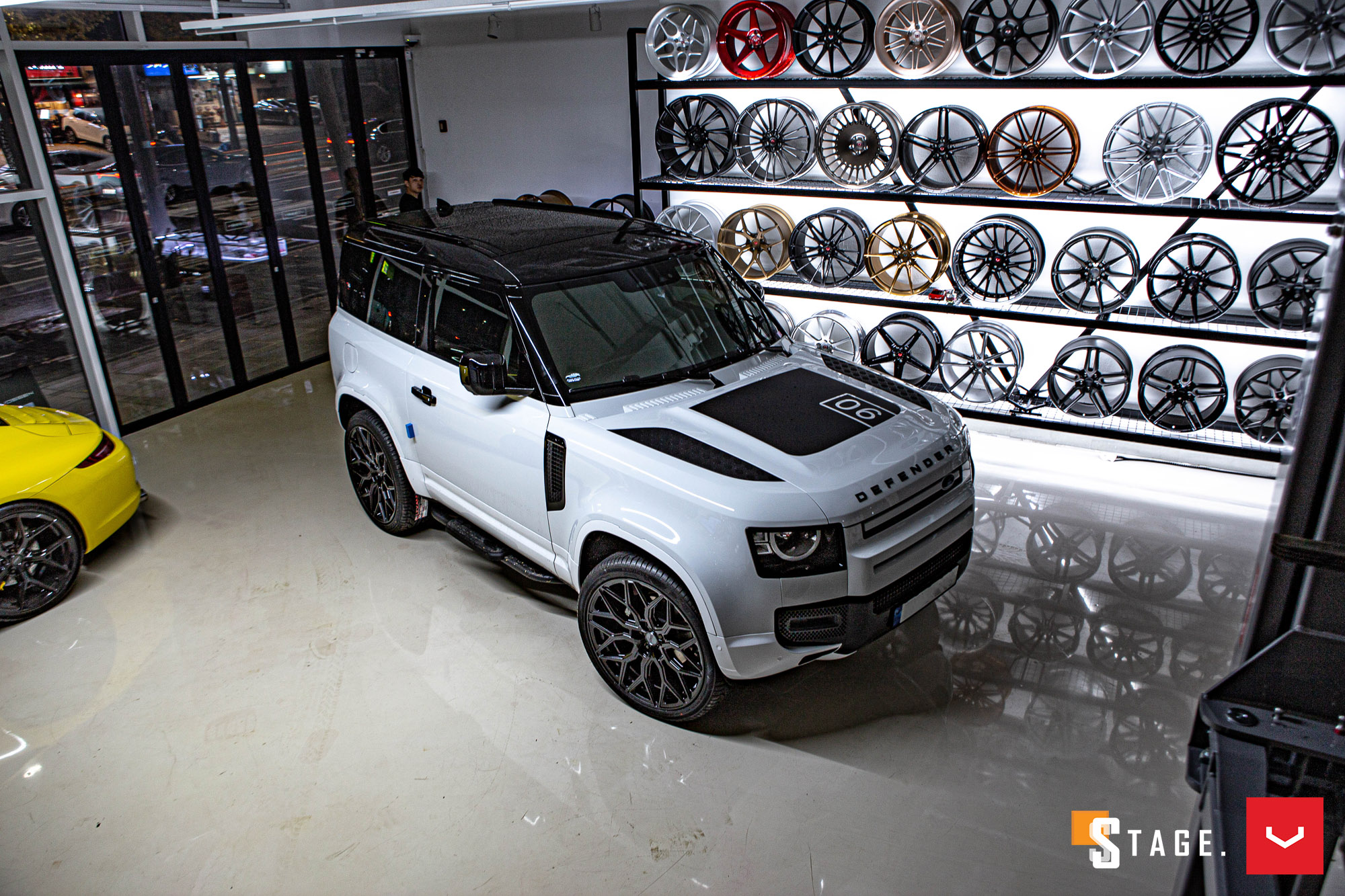 LAND ROVER DEFENDER 90 - HYBRID FORGED SERIES: HF-2 - Vossen Wheels
