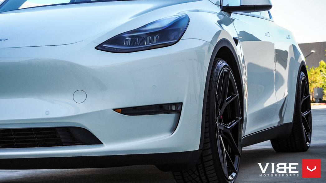 TESLA MODEL Y - HYBRID FORGED SERIES: HF-5 - Vossen Wheels